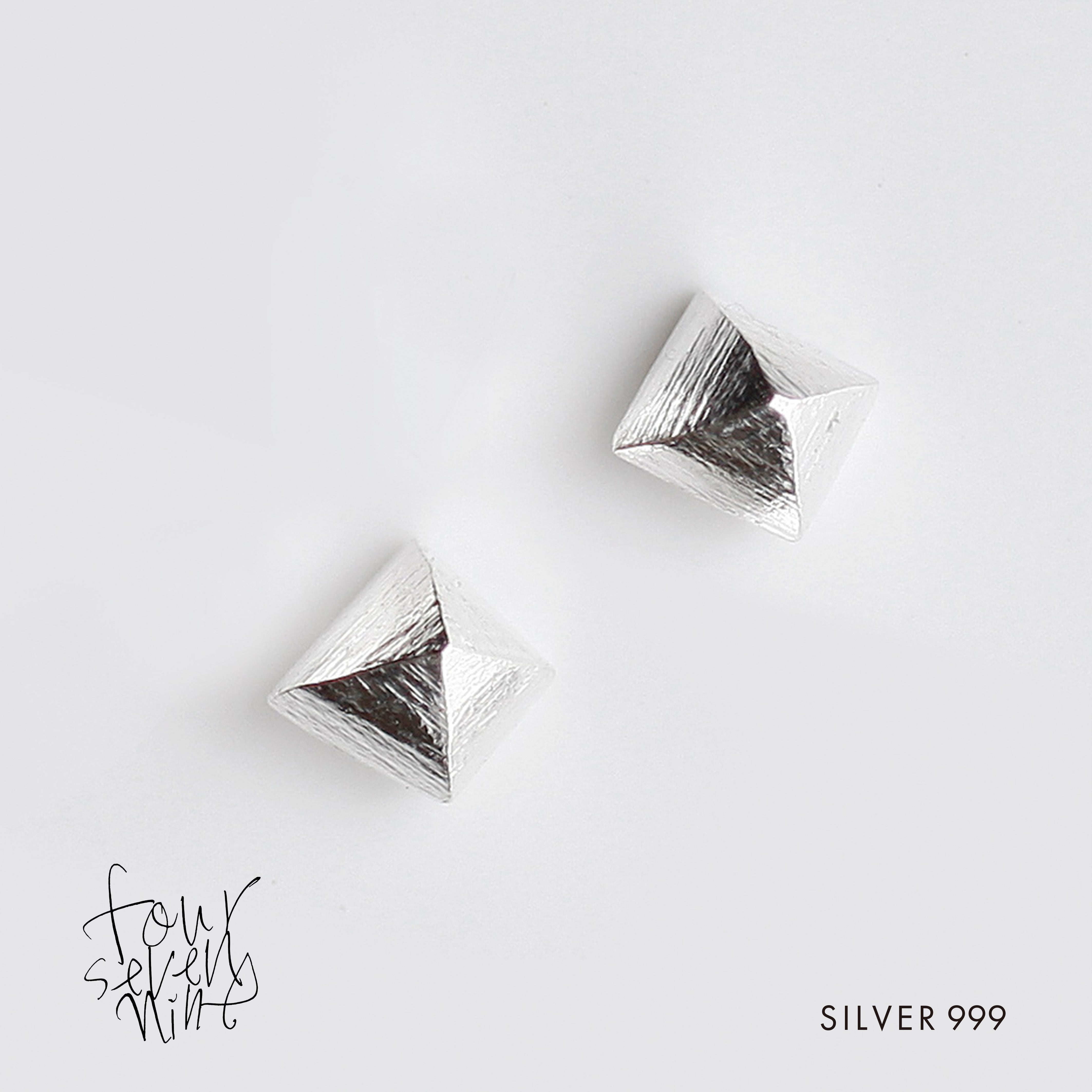 04-112 | PIERCED EARRING | four seven nine